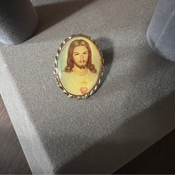 Jewelry | Vintage Religious Oval Jesus Sacred Heart Catholic Gold Tone ...